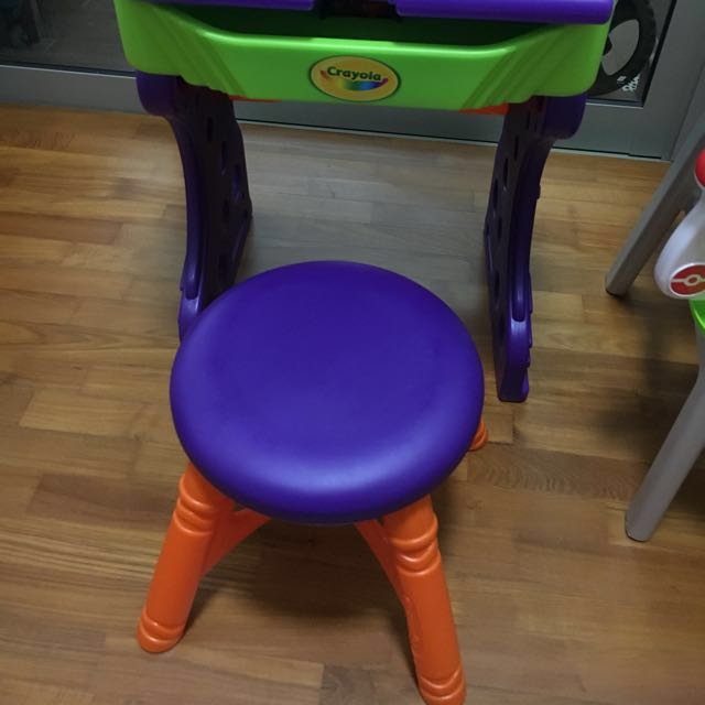 Crayola Easel Board with Stool, Babies & Kids, Baby Nursery & Kids ...