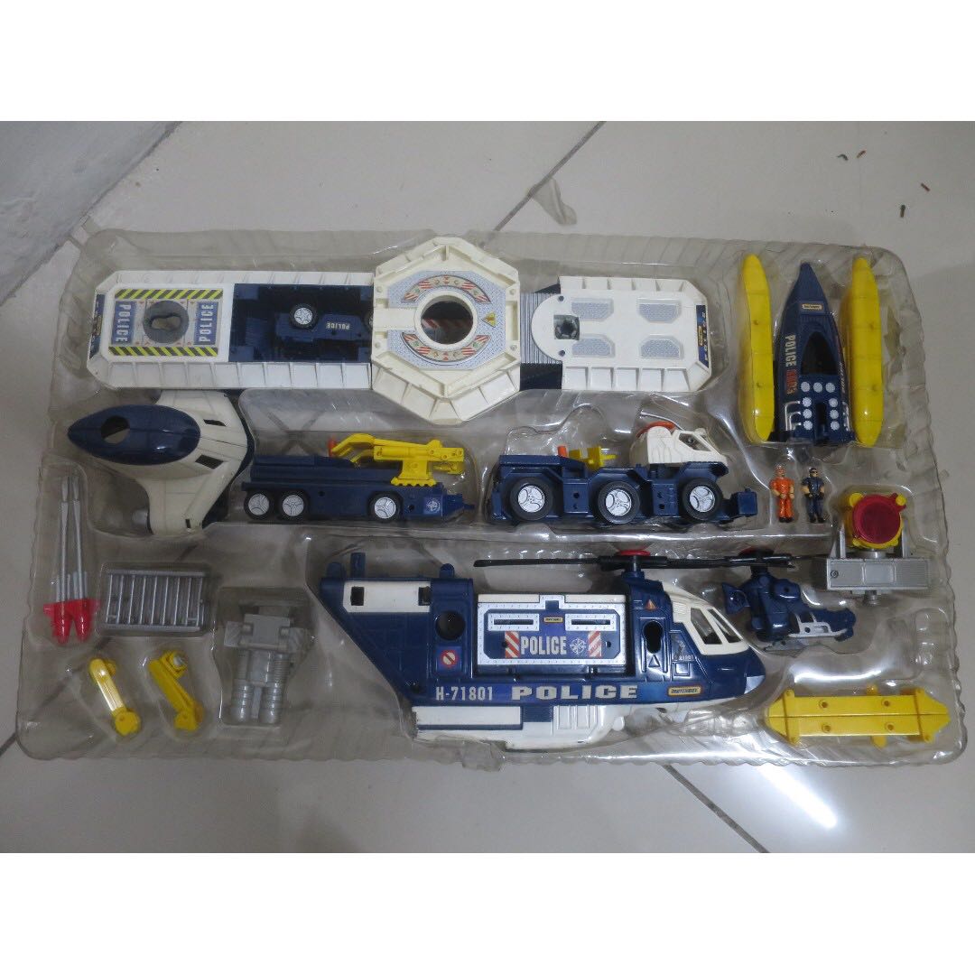 Matchbox MEGA-RIG Police Command Center, Hobbies & Toys, Toys & Games ...