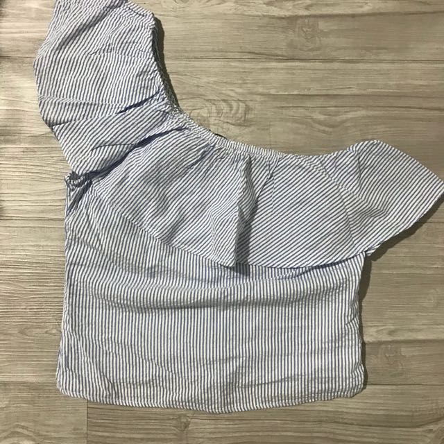 Venus cut cropped top, Women's Fashion, Tops, Others Tops on Carousell