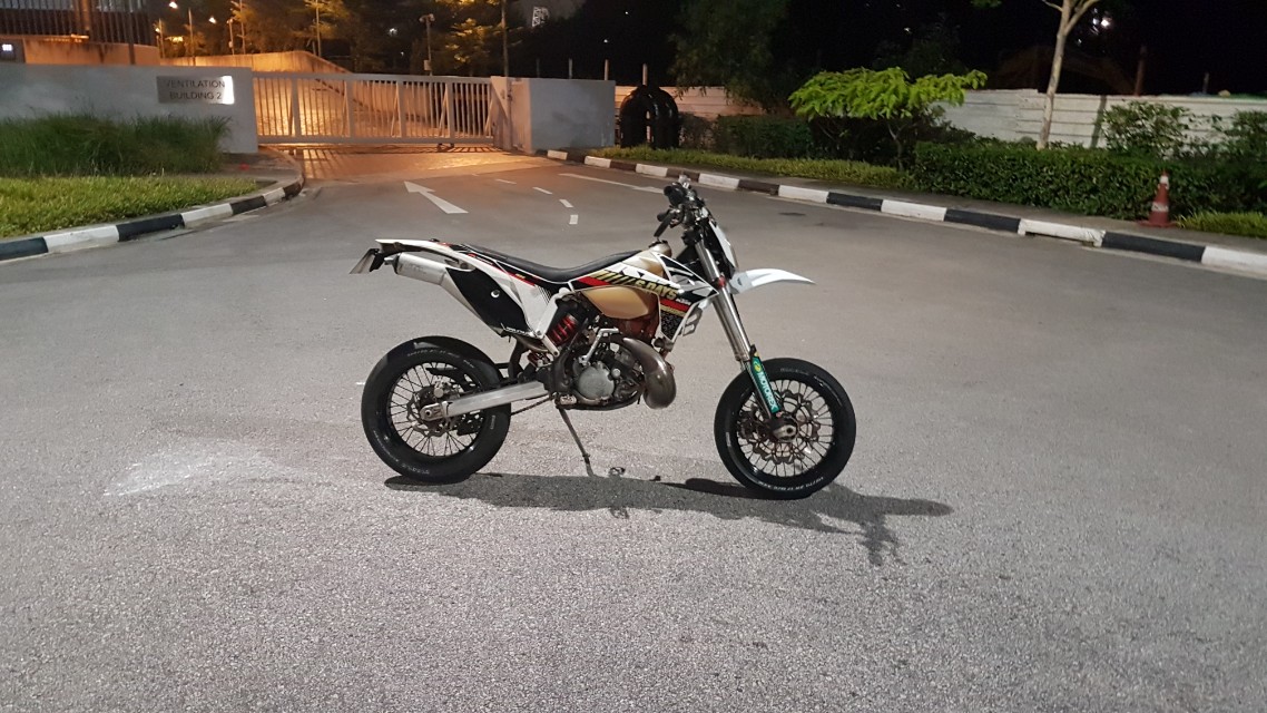 Ktm egs 200, Motorcycles, Motorcycles for Sale, Class 2B on Carousell