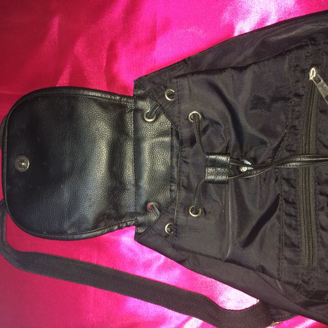 SM GRAB Black Backpack, Women's Fashion, Bags & Wallets, Backpacks on ...