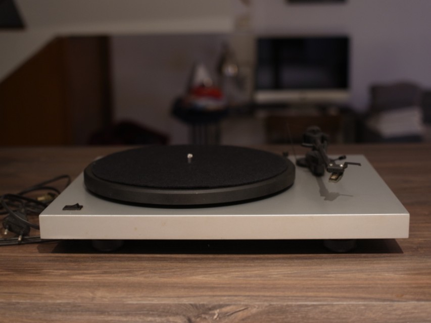 Project Debut II turntable, Audio, Other Audio Equipment on Carousell