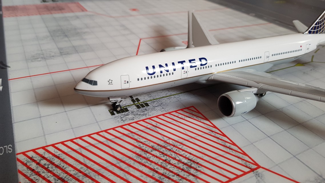 Skymarks models United Airlines Boeing B777-200, Hobbies & Toys ...