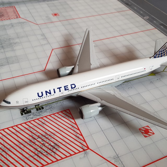 Skymarks models United Airlines Boeing B777-200, Hobbies & Toys ...