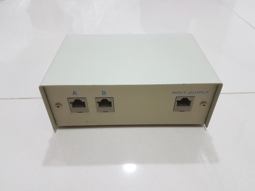 Data transfer switch device. To toggle between two wired network ...