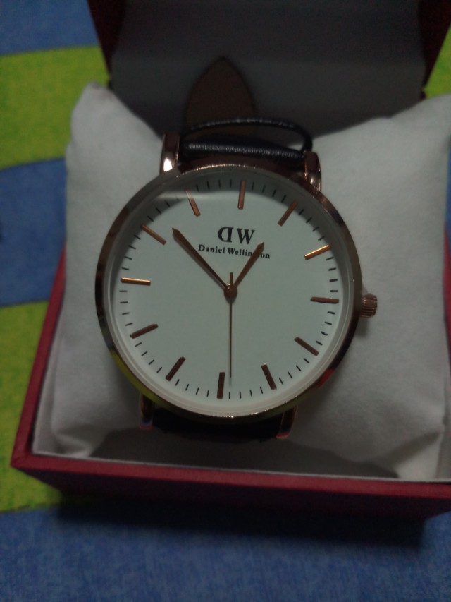 DW watch, Men's Fashion, Watches & Accessories, Watches on Carousell