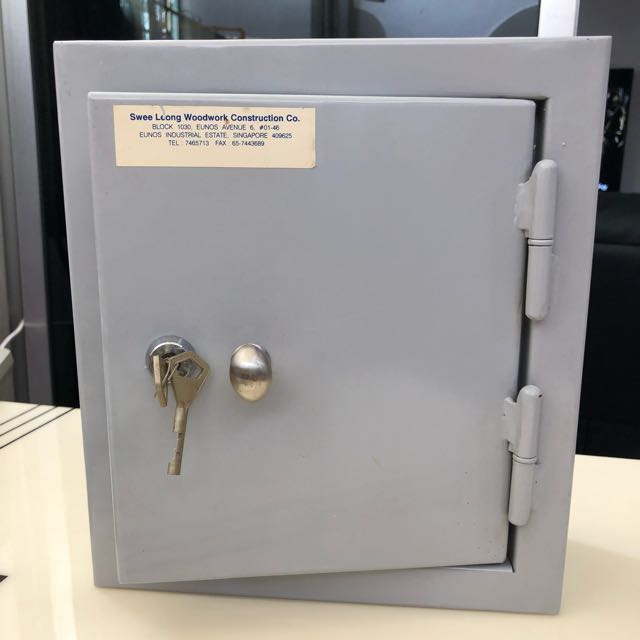 Wall mounted Keypress 28 x 25cm c/w 16 key holders, Mobile Phones ...