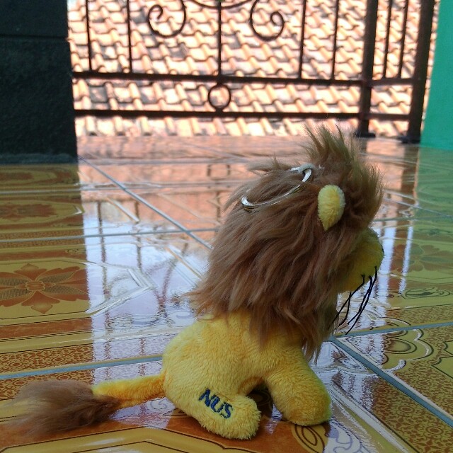 Original National University of Singapore (NUS) Linus lion keychain ...