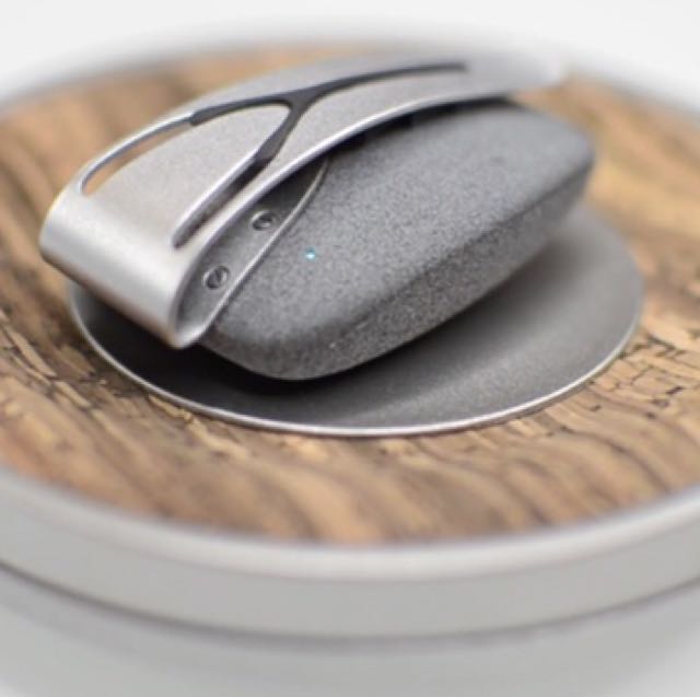 Spire stone wearable tracker, Electronics, Others on Carousell