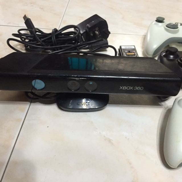 Xbox 360 kinect sensor and 3 wireless controllers, Video Gaming, Video ...