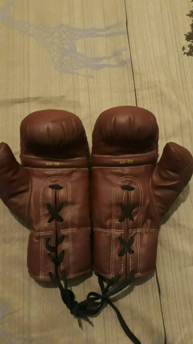 SLUGGER Boxing Gloves, Men's Fashion, Activewear on Carousell