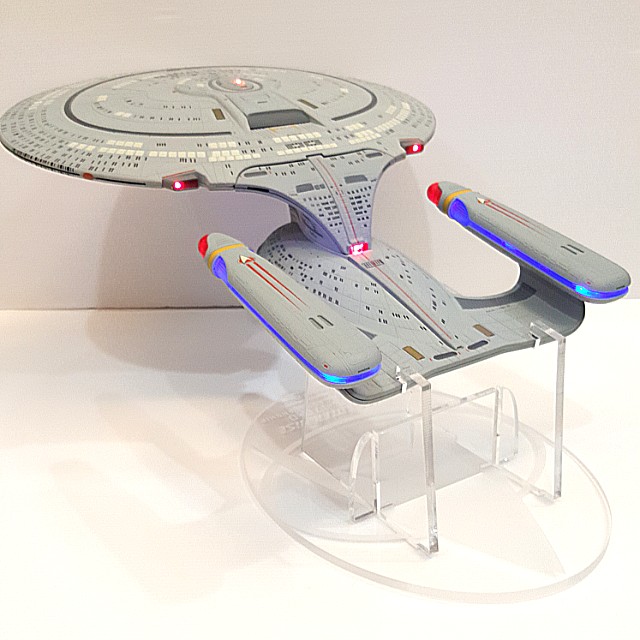 Star Trek Diamond Select Toys U.S.S Enterprise NCC-1701-D + TS Hobbies ...