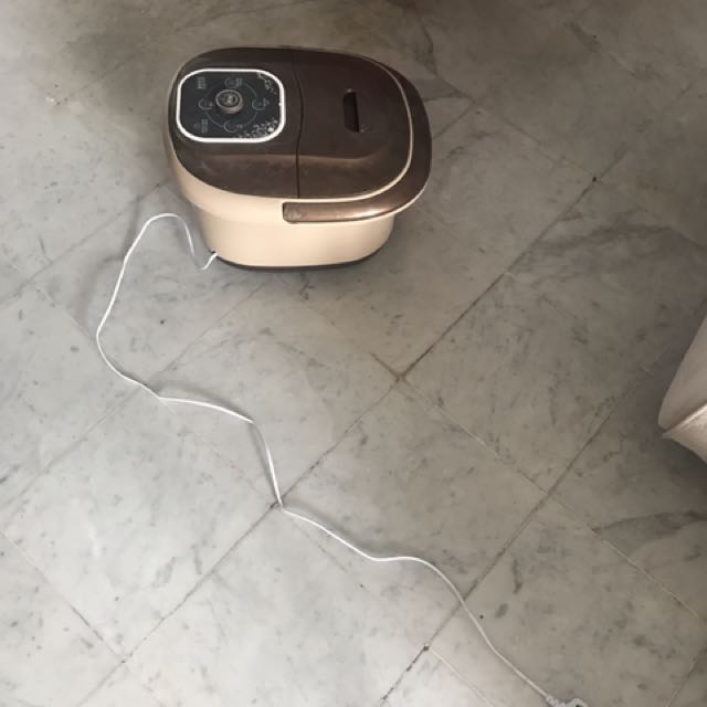 Feet soaking machine, Beauty & Personal Care, Foot Care on Carousell
