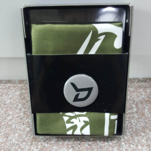 Block b blockbuster limited edition album (With badge and cheer cloth ...