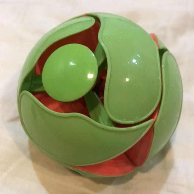 Hoberman Switch Pitch Ball/Flipping Colour Ball, Hobbies & Toys, Toys ...