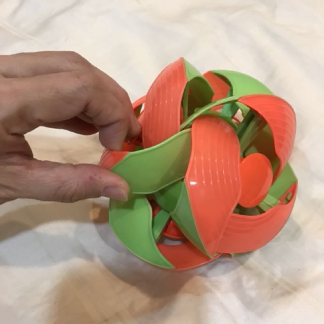 Hoberman Switch Pitch Ball/Flipping Colour Ball, Hobbies & Toys, Toys ...