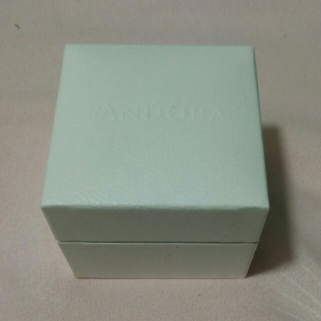 Authenthic Pandora Gift Box, Women's Fashion, Watches & Accessories ...