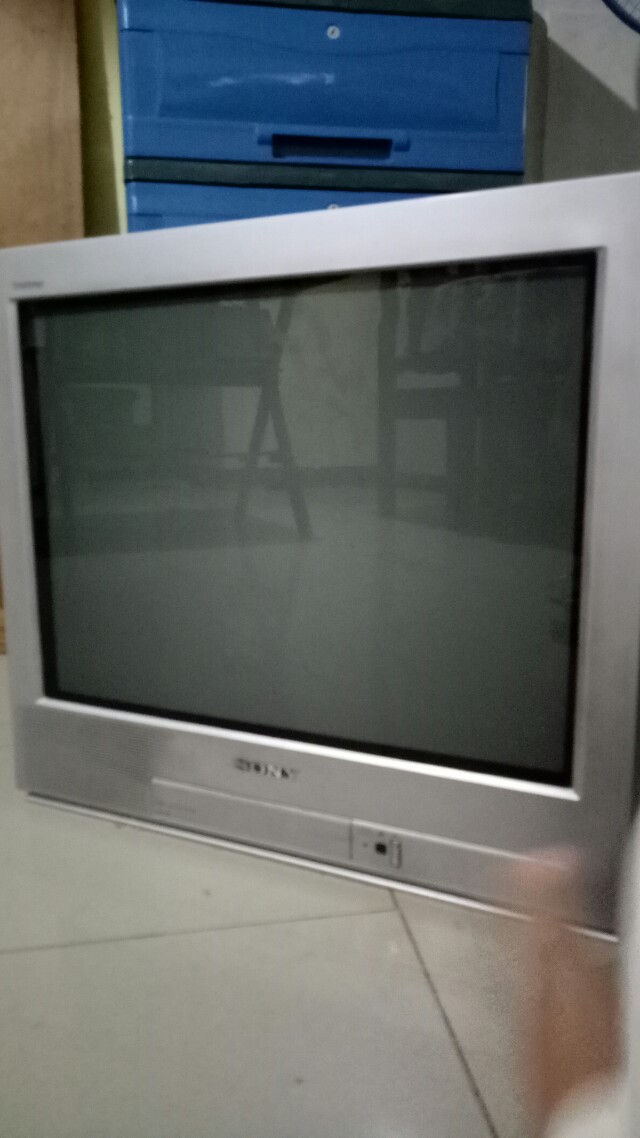 Sony Trinitron with stand, Audio, Other Audio Equipment on Carousell