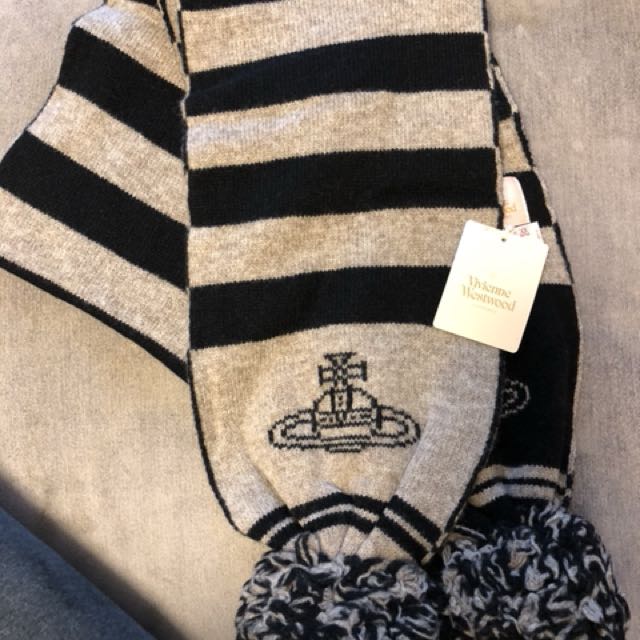日本制 Vivienne Westwood 限量版羊毛頸巾, 名牌, 服裝 - Carousell