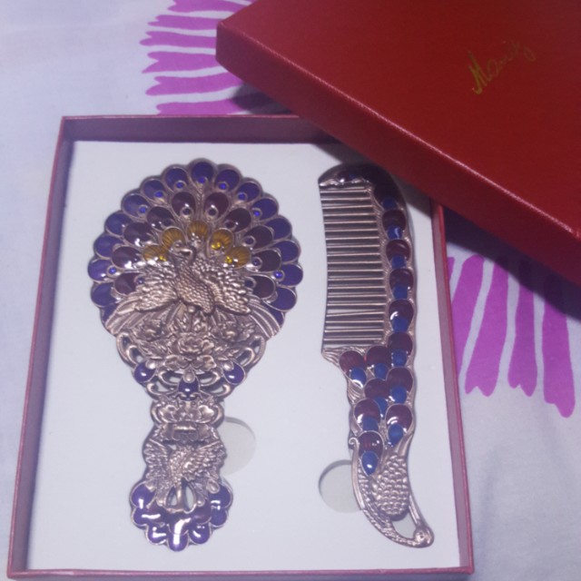 Mirror and comb, Women's Fashion, Watches & Accessories, Other ...
