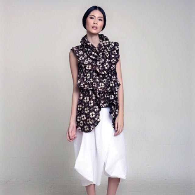 Amanda Hartanto Samba Top, Fesyen Wanita, Pakaian Wanita di Carousell