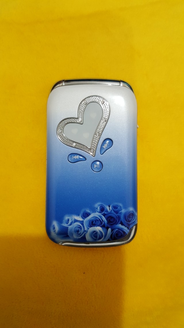 Pretty Blue Flip Phone, Mobile Phones & Gadgets, Mobile Phones, Early ...