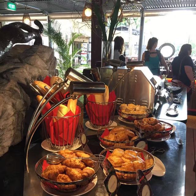 Singapore Zoo Jungle Breakfast Buffet, Tickets & Vouchers, Local ...