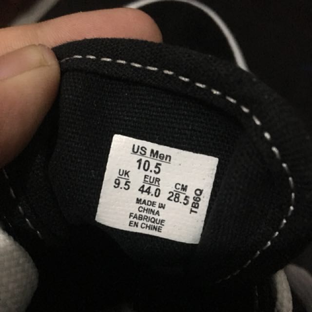 Vans Old Skool black and white BNWT, Fesyen Pria, Sepatu di Carousell