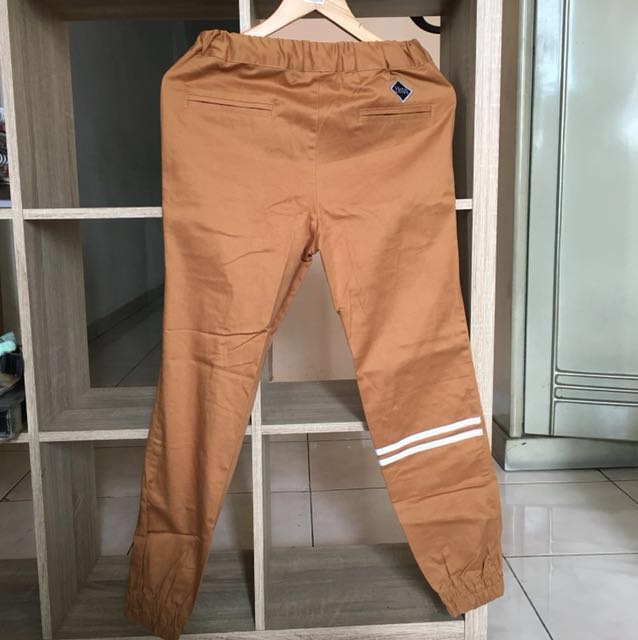 (New) Erigo jogger pants, Fesyen Wanita, Pakaian Wanita, Bawahan di ...