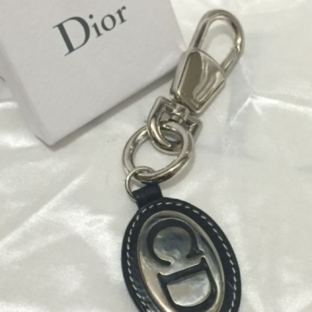 Authentic Christian Dior Classic Keyring, 名牌, 飾物及配件 - Carousell