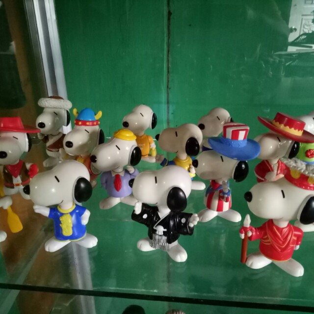 Snoopy Figurines Around the World Theme Collectible Figures/ Toys ...
