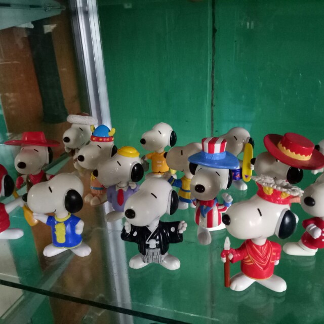 Snoopy Figurines Around the World Theme Collectible Figures/ Toys ...