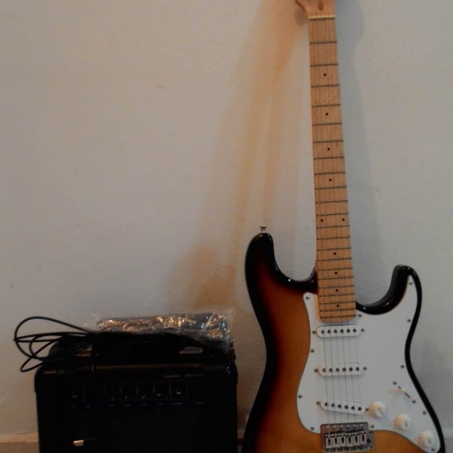 DARS electric guitar, Hobbies & Toys, Music & Media, Musical ...
