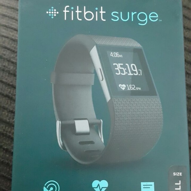 FITBIT SURGE, Men's Fashion, Activewear on Carousell