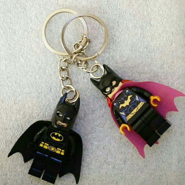 Batman & Batgirl Lego keychain, Toys & Collectibles, Mainan di Carousell