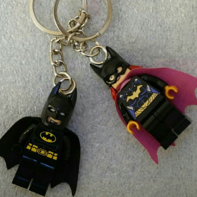 Batman & Batgirl Lego keychain, Toys & Collectibles, Mainan di Carousell
