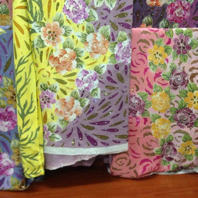 Kain sutera terengganu , Women's Fashion, Dresses & Sets, Traditional ...