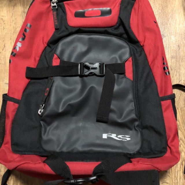 Oakley RS Backpack, Men's Fashion, Activewear on Carousell