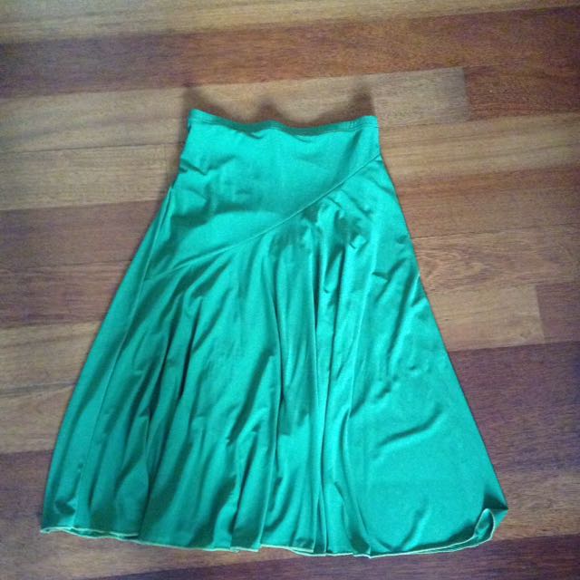 Flowy skirt with gutter, Women's Fashion, Bottoms, Skirts on Carousell
