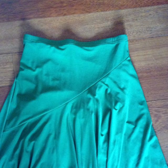 Flowy skirt with gutter, Women's Fashion, Bottoms, Skirts on Carousell