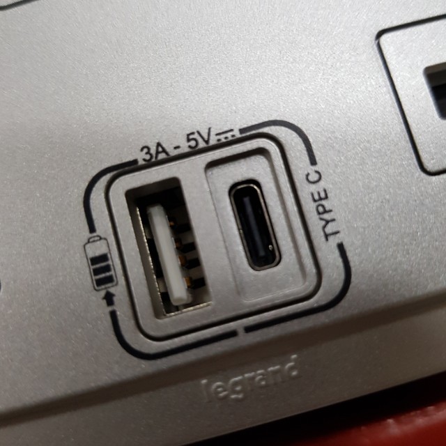 [Power point + USB] 13A power point plug with usb chargee, Furniture ...