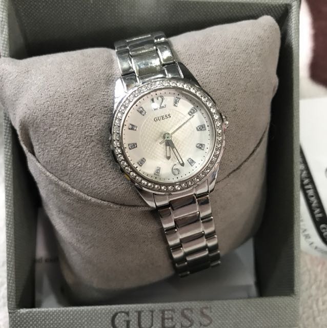 Original guess with complete box and paper, Women's Fashion, Watches ...