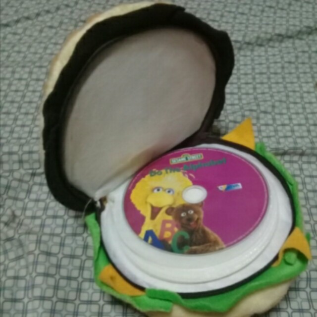 Burger CD Case, Hobbies & Toys, Music & Media, Vinyls on Carousell