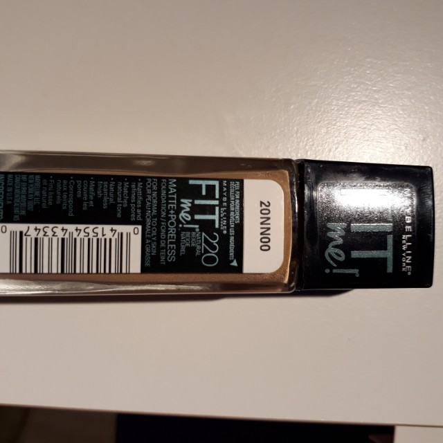 Maybelline Fit Me Foundation Matte + Poreless shade 220, Beauty ...