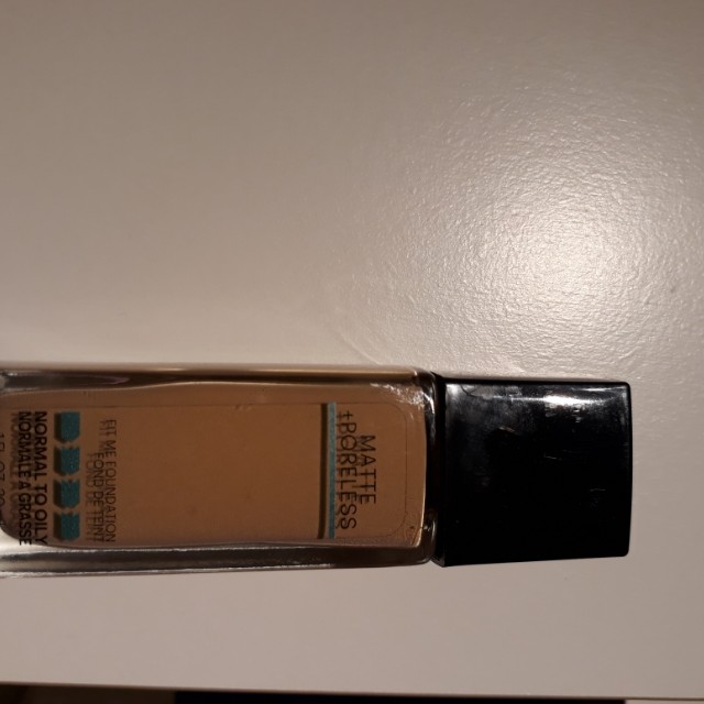 Maybelline Fit Me Foundation Matte + Poreless shade 220, Beauty ...