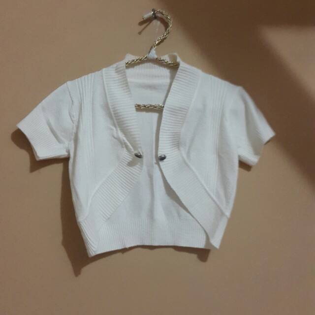 Bolero rajut putih, Fesyen Wanita, Pakaian Wanita di Carousell