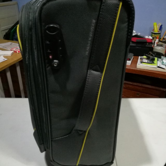 Authentic 2nd Hand American Tourister Warren Spinner, Men's Fashion ...
