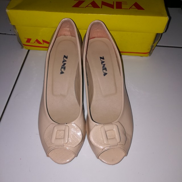 Zanea sandal, Women's Fashion, Footwear, Sandals on Carousell