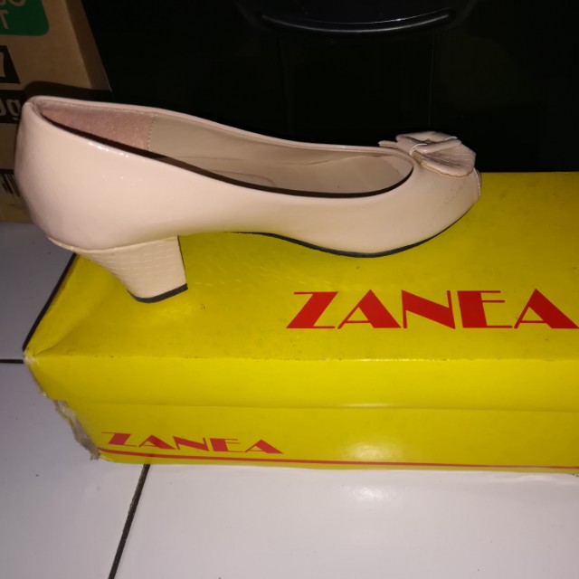 Zanea sandal, Women's Fashion, Footwear, Sandals on Carousell
