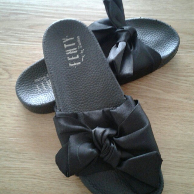 Puma Fenty Ribbon slipper, Women's Fashion, Footwear, Flipflops and ...